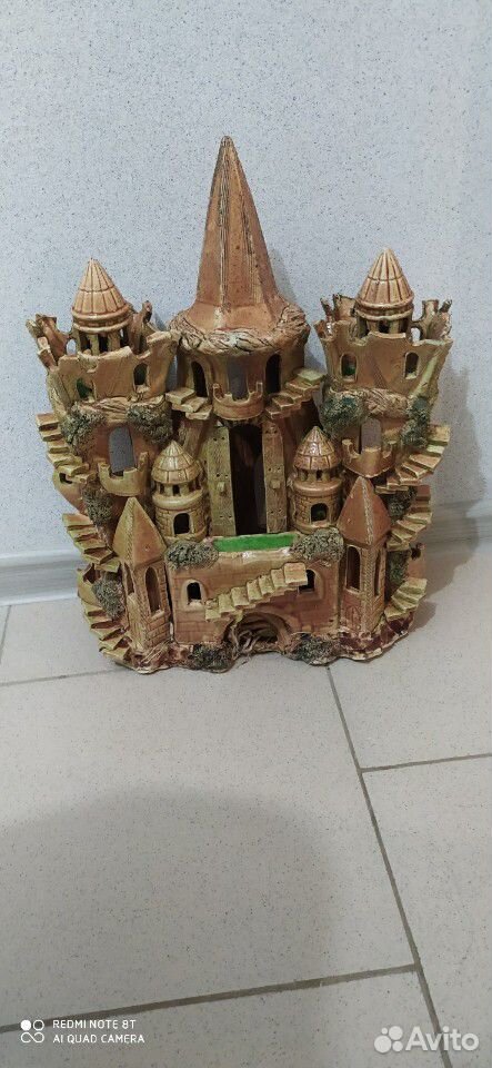 Замок в аквариум